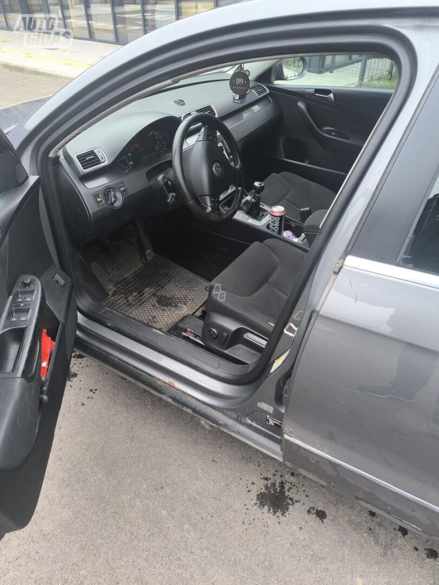 Grey Volkswagen Passat 2007 in Kaunas, with an engine capacity of 2.00 L and mileage of 398 thousand km for 950 €, photo 11 on AUTOMOTO.COM.LV