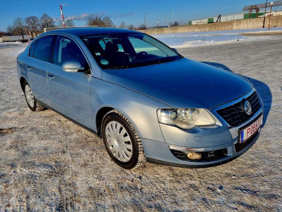 Grey Volkswagen Passat 2008 in Siauliai, with an engine capacity of 1.97 L and mileage of 290 thousand km for 3300 €, photo 1 on AUTOMOTO.COM.LV