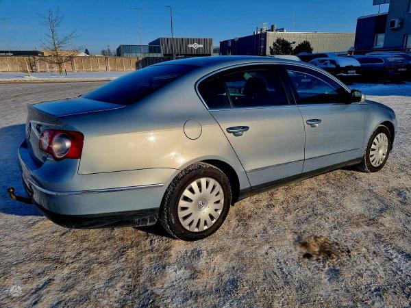 Grey Volkswagen Passat 2008 in Siauliai, with an engine capacity of 1.97 L and mileage of 290 thousand km for 3300 €, photo 4 on AUTOMOTO.COM.LV
