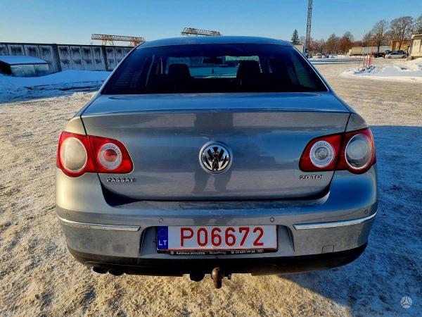 Grey Volkswagen Passat 2008 in Siauliai, with an engine capacity of 1.97 L and mileage of 290 thousand km for 3300 €, photo 6 on AUTOMOTO.COM.LV