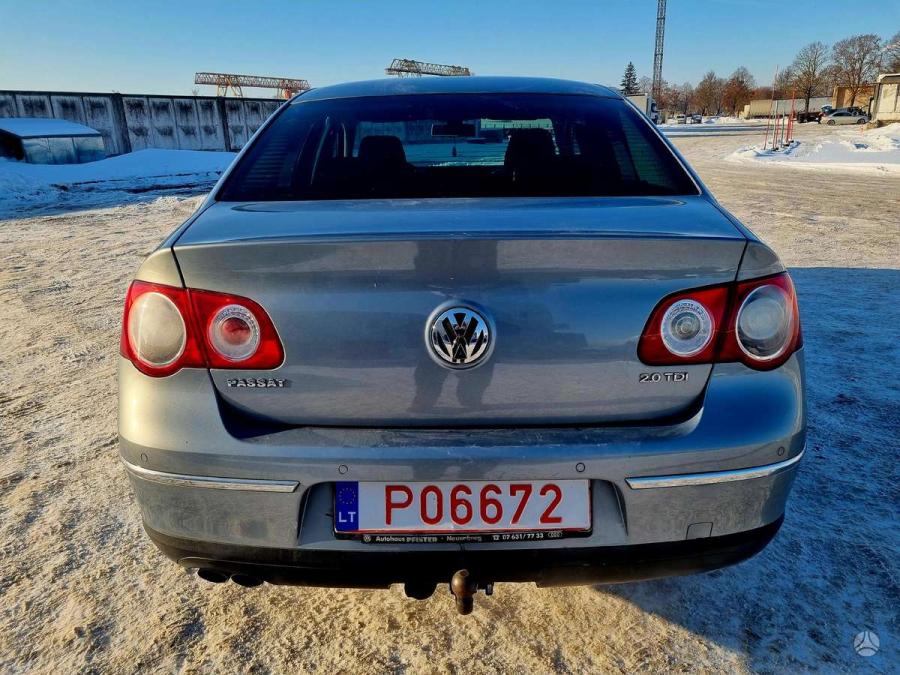 Grey Volkswagen Passat 2008 in Siauliai, with an engine capacity of 1.97 L and mileage of 290 thousand km for 3300 €, photo 6 on AUTOMOTO.COM.LV