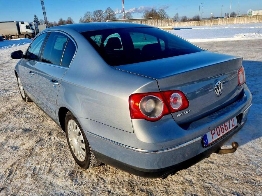 Grey Volkswagen Passat 2008 in Siauliai, with an engine capacity of 1.97 L and mileage of 290 thousand km for 3300 €, photo 7 on AUTOMOTO.COM.LV