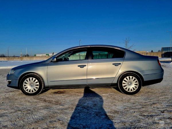 Grey Volkswagen Passat 2008 in Siauliai, with an engine capacity of 1.97 L and mileage of 290 thousand km for 3300 €, photo 9 on AUTOMOTO.COM.LV