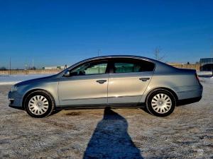 Grey Volkswagen Passat 2008 in Siauliai, with an engine capacity of 1.97 L and mileage of 290 thousand km for 3300 €, photo 9 on AUTOMOTO.COM.LV