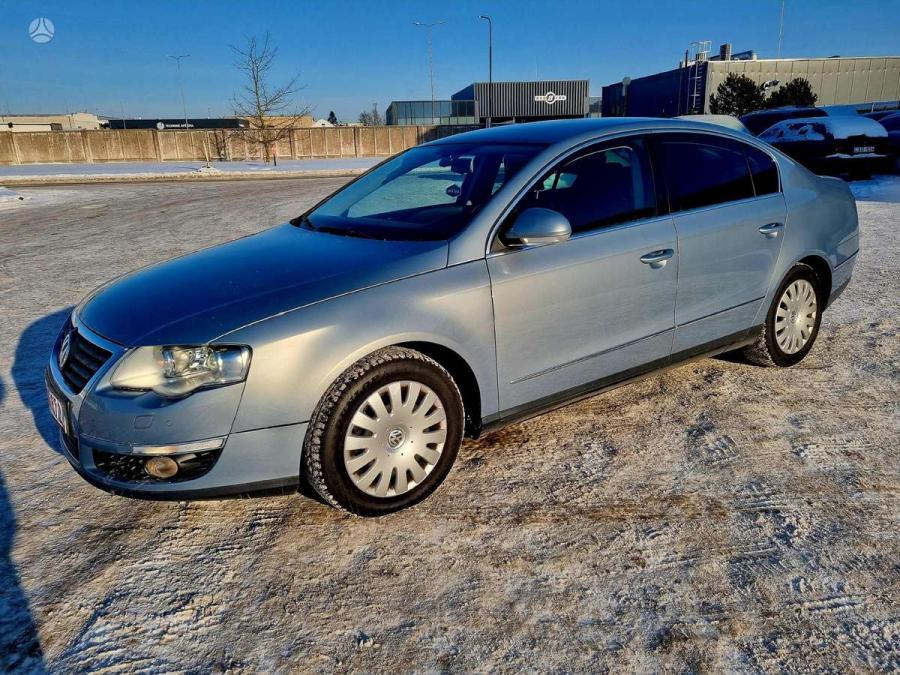 Grey Volkswagen Passat 2008 in Siauliai, with an engine capacity of 1.97 L and mileage of 290 thousand km for 3300 €, photo 10 on AUTOMOTO.COM.LV