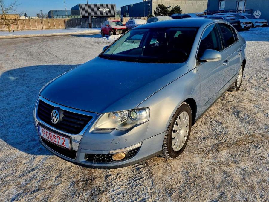 Grey Volkswagen Passat 2008 in Siauliai, with an engine capacity of 1.97 L and mileage of 290 thousand km for 3300 €, photo 11 on AUTOMOTO.COM.LV