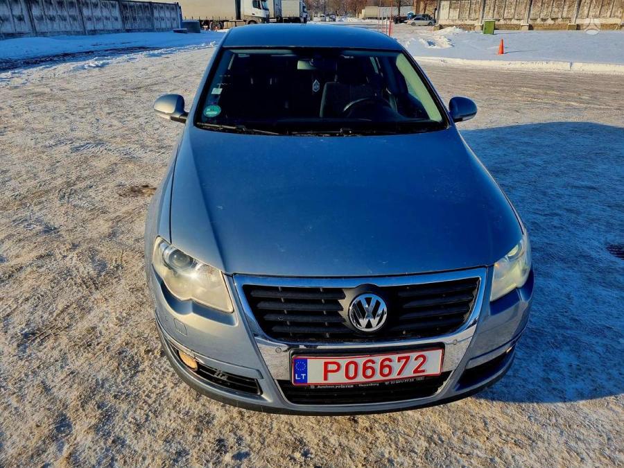 Grey Volkswagen Passat 2008 in Siauliai, with an engine capacity of 1.97 L and mileage of 290 thousand km for 3300 €, photo 12 on AUTOMOTO.COM.LV