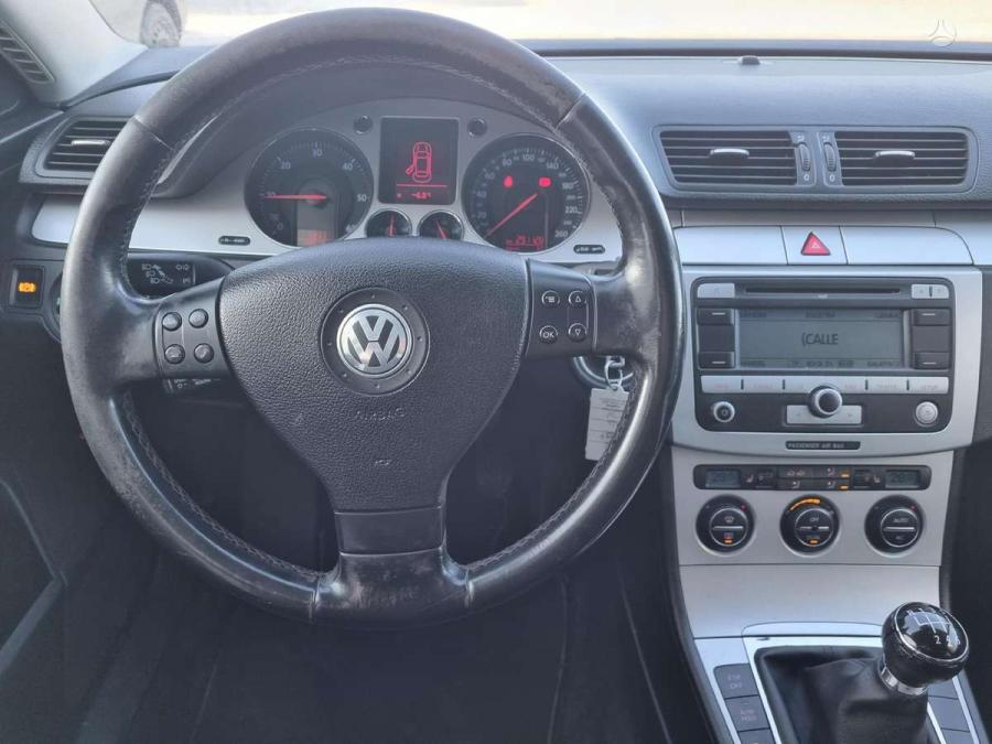 Grey Volkswagen Passat 2008 in Siauliai, with an engine capacity of 1.97 L and mileage of 290 thousand km for 3300 €, photo 19 on AUTOMOTO.COM.LV