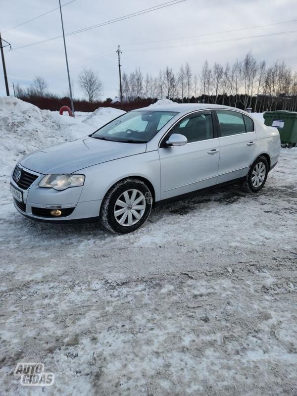 Pelēks Volkswagen Passat 2008 Plungė, ar dzinēja tilpumu 1.90 L un nobraukumu 276 tūkst. km par 1000 €, foto 1 vietnē AUTOMOTO.COM.LV