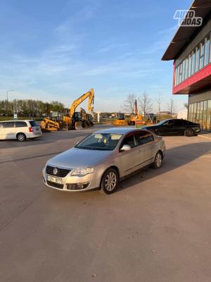 Grey Volkswagen Passat 2008 in Kaunas, with an engine capacity of 1.90 L and mileage of 420 thousand km for 999 €, photo 3 on AUTOMOTO.COM.LV