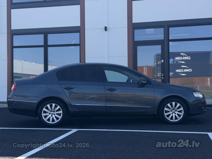 Pelēks Volkswagen Passat 2008 Tallina, ar dzinēja tilpumu 1.90 L un nobraukumu 294 tūkst. km par 1990 €, foto 3 vietnē AUTOMOTO.COM.LV