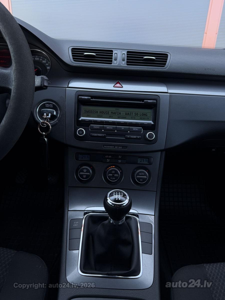 Pelēks Volkswagen Passat 2008 Tallina, ar dzinēja tilpumu 1.90 L un nobraukumu 294 tūkst. km par 1990 €, foto 9 vietnē AUTOMOTO.COM.LV