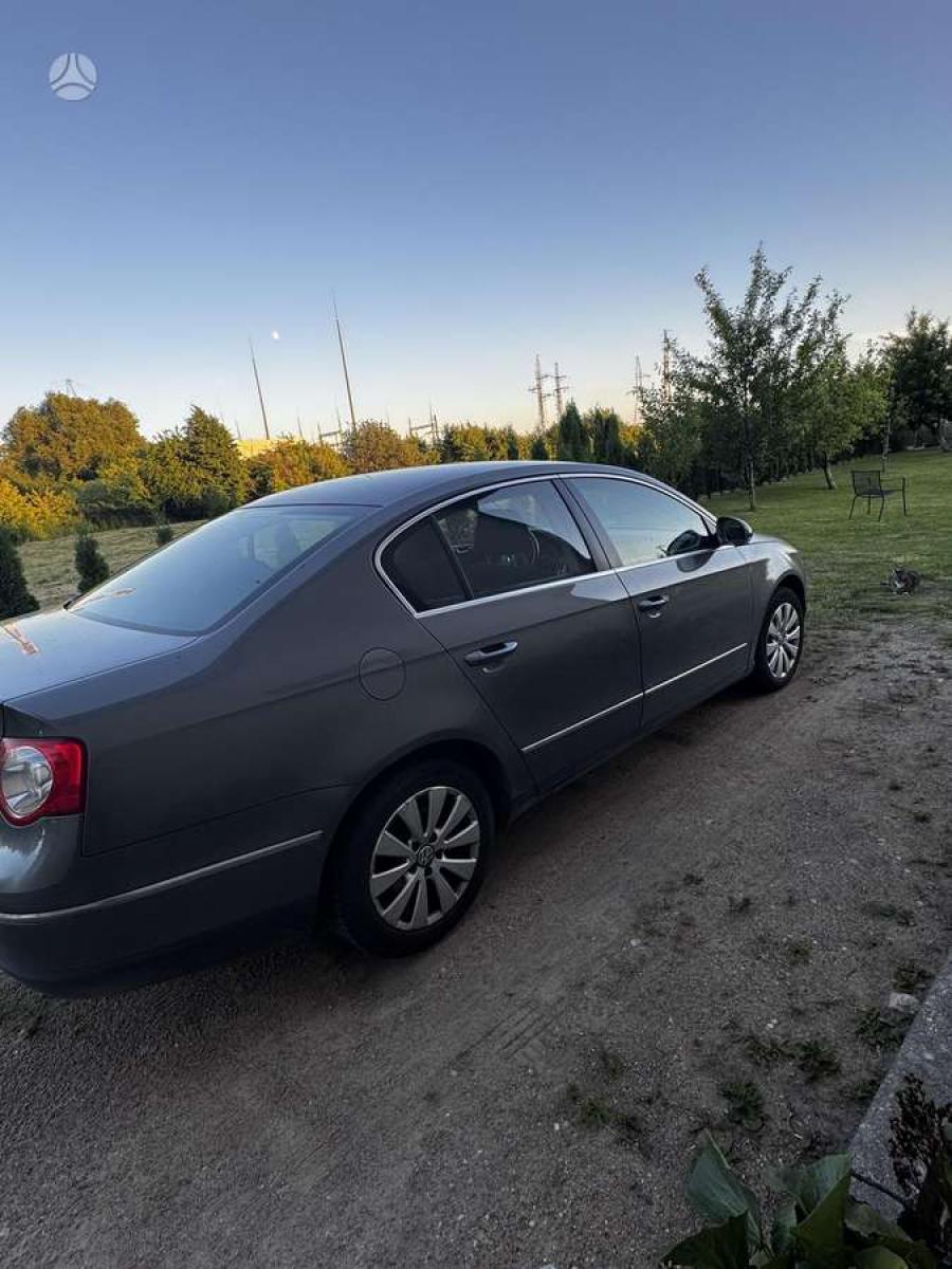 Pelēks Volkswagen Passat 2008 Kretinga, ar dzinēja tilpumu 1.90 L un nobraukumu 443 tūkst. km par 1200 €, foto 1 vietnē AUTOMOTO.COM.LV