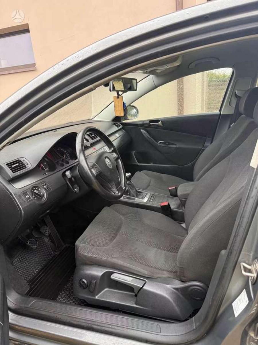 Pelēks Volkswagen Passat 2008 Kretinga, ar dzinēja tilpumu 1.90 L un nobraukumu 443 tūkst. km par 1200 €, foto 7 vietnē AUTOMOTO.COM.LV