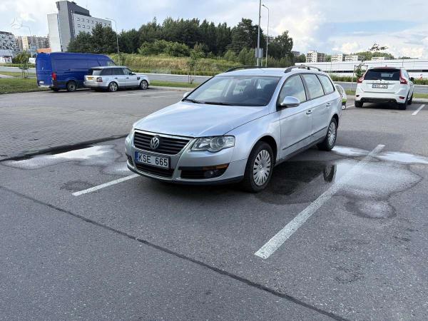 Grey Volkswagen Passat 2008 in Vilnius, with an engine capacity of 1.90 L and mileage of 327 thousand km for 1000 €, photo 1 on AUTOMOTO.COM.LV