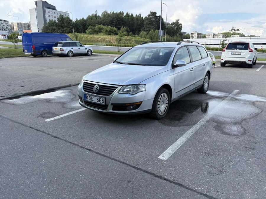Pelēks Volkswagen Passat 2008 Viļņa, ar dzinēja tilpumu 1.90 L un nobraukumu 327 tūkst. km par 1000 €, foto 1 vietnē AUTOMOTO.COM.LV