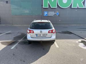 Pelēks Volkswagen Passat 2008 Viļņa, ar dzinēja tilpumu 1.90 L un nobraukumu 327 tūkst. km par 1000 €, foto 5 vietnē AUTOMOTO.COM.LV