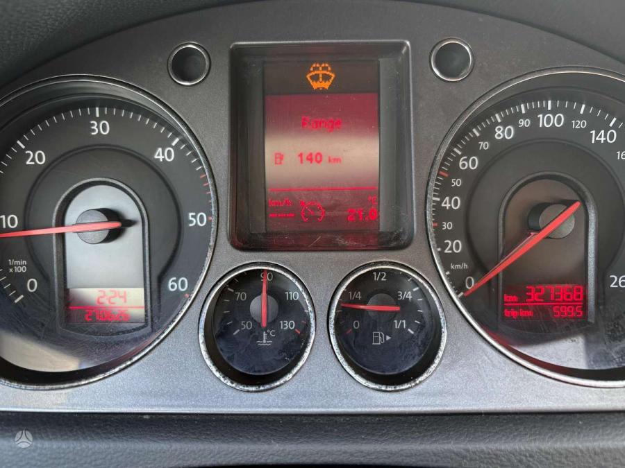 Pelēks Volkswagen Passat 2008 Viļņa, ar dzinēja tilpumu 1.90 L un nobraukumu 327 tūkst. km par 1000 €, foto 9 vietnē AUTOMOTO.COM.LV