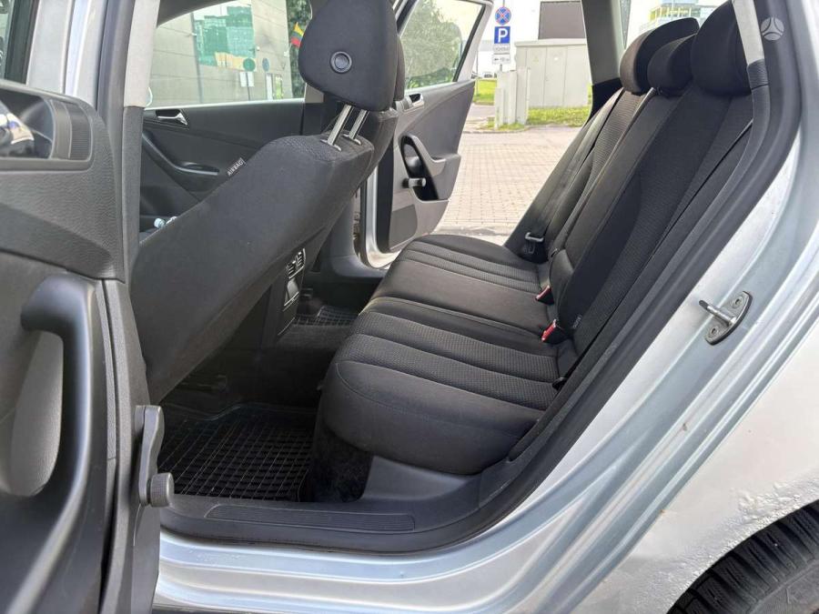 Pelēks Volkswagen Passat 2008 Viļņa, ar dzinēja tilpumu 1.90 L un nobraukumu 327 tūkst. km par 1000 €, foto 10 vietnē AUTOMOTO.COM.LV