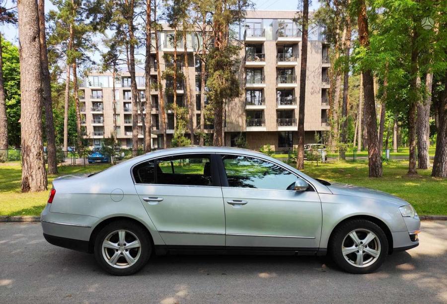 Grey Volkswagen Passat 2008 in Vilnius, with an engine capacity of 2.00 L and mileage of 230 thousand km for 4950 €, photo 3 on AUTOMOTO.COM.LV