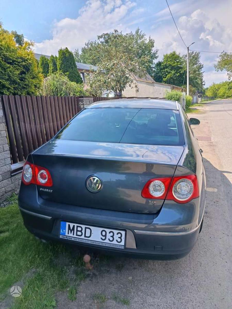 Grey Volkswagen Passat 2009 in Kaunas, with an engine capacity of 2.00 L and mileage of 283 thousand km for 1750 €, photo 5 on AUTOMOTO.COM.LV