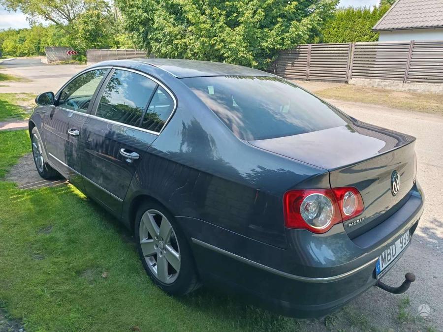 Grey Volkswagen Passat 2009 in Kaunas, with an engine capacity of 2.00 L and mileage of 283 thousand km for 1750 €, photo 6 on AUTOMOTO.COM.LV