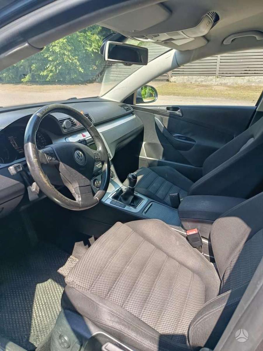 Grey Volkswagen Passat 2009 in Kaunas, with an engine capacity of 2.00 L and mileage of 283 thousand km for 1750 €, photo 8 on AUTOMOTO.COM.LV