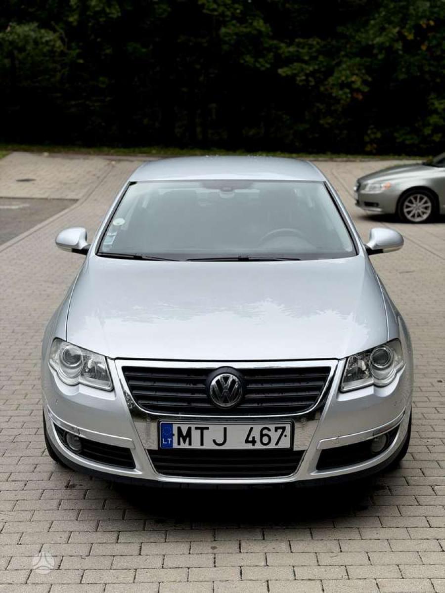 Grey Volkswagen Passat 2009 in Vilnius, with an engine capacity of 1.90 L and mileage of 260 thousand km for 2800 €, photo 4 on AUTOMOTO.COM.LV