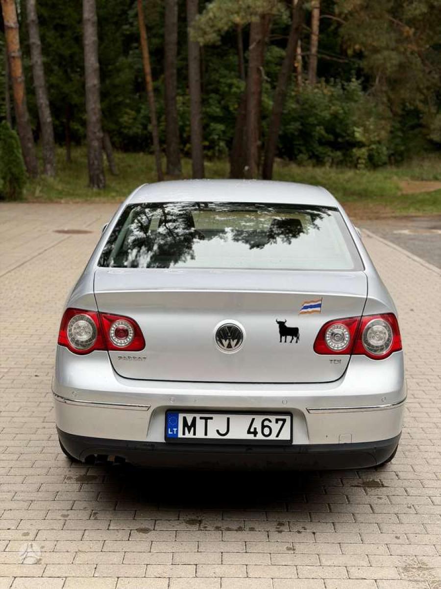 Grey Volkswagen Passat 2009 in Vilnius, with an engine capacity of 1.90 L and mileage of 260 thousand km for 2800 €, photo 6 on AUTOMOTO.COM.LV