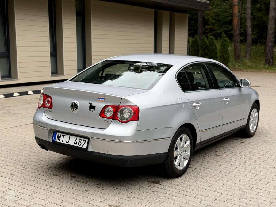 Grey Volkswagen Passat 2009 in Vilnius, with an engine capacity of 1.90 L and mileage of 260 thousand km for 2800 €, photo 7 on AUTOMOTO.COM.LV