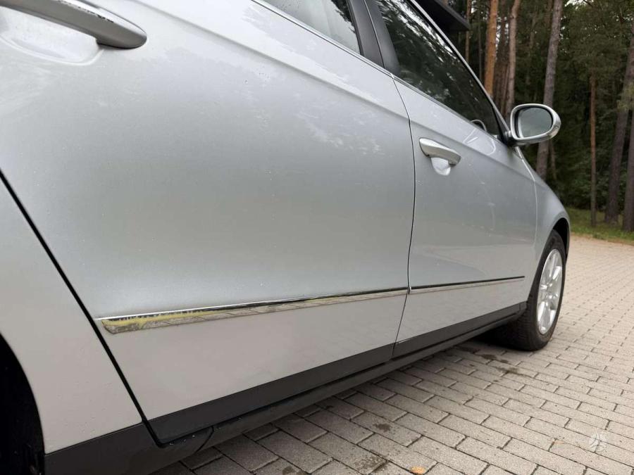 Grey Volkswagen Passat 2009 in Vilnius, with an engine capacity of 1.90 L and mileage of 260 thousand km for 2800 €, photo 9 on AUTOMOTO.COM.LV