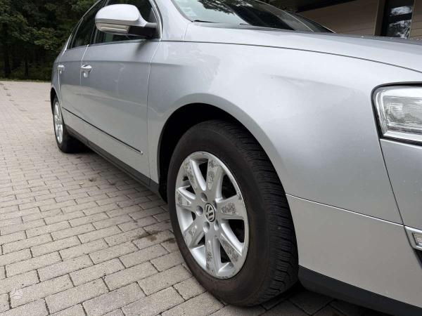 Pelēks Volkswagen Passat 2009 Viļņa, ar dzinēja tilpumu 1.90 L un nobraukumu 260 tūkst. km par 2800 €, foto 10 vietnē AUTOMOTO.COM.LV