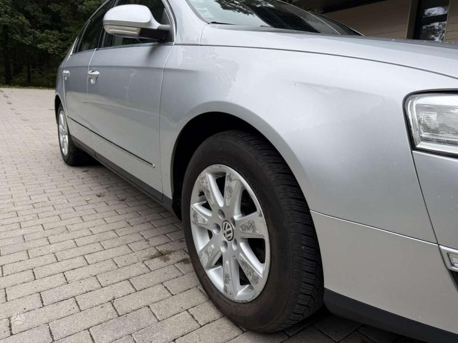 Grey Volkswagen Passat 2009 in Vilnius, with an engine capacity of 1.90 L and mileage of 260 thousand km for 2800 €, photo 10 on AUTOMOTO.COM.LV