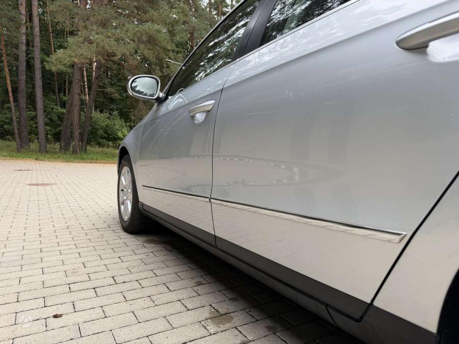 Grey Volkswagen Passat 2009 in Vilnius, with an engine capacity of 1.90 L and mileage of 260 thousand km for 2800 €, photo 16 on AUTOMOTO.COM.LV