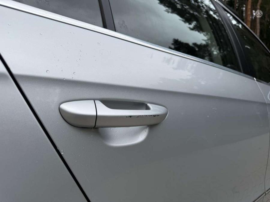 Grey Volkswagen Passat 2009 in Vilnius, with an engine capacity of 1.90 L and mileage of 260 thousand km for 2800 €, photo 18 on AUTOMOTO.COM.LV