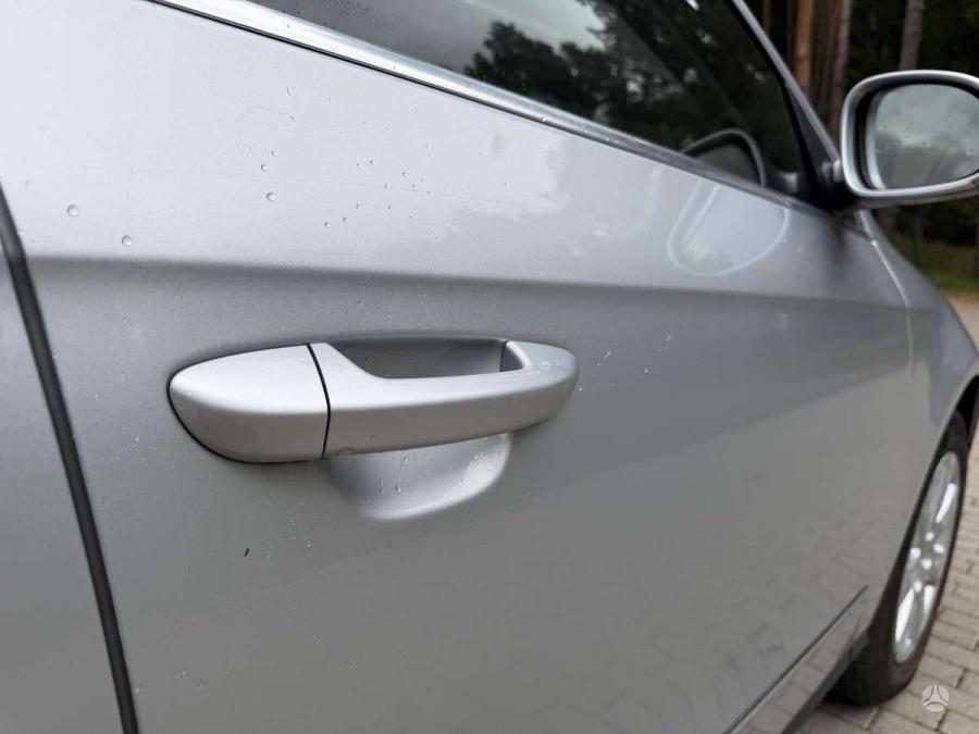 Grey Volkswagen Passat 2009 in Vilnius, with an engine capacity of 1.90 L and mileage of 260 thousand km for 2800 €, photo 19 on AUTOMOTO.COM.LV
