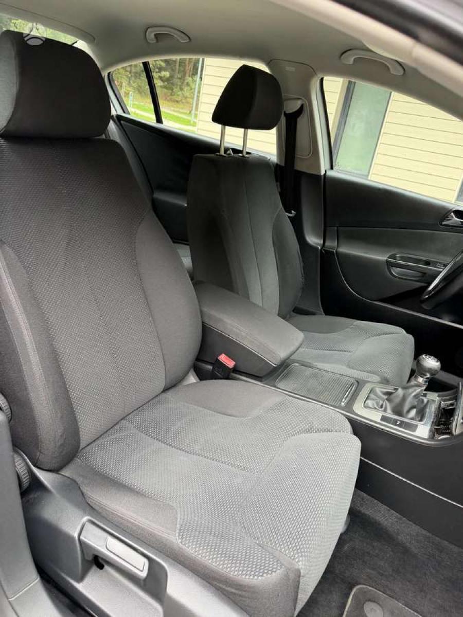 Grey Volkswagen Passat 2009 in Vilnius, with an engine capacity of 1.90 L and mileage of 260 thousand km for 2800 €, photo 20 on AUTOMOTO.COM.LV