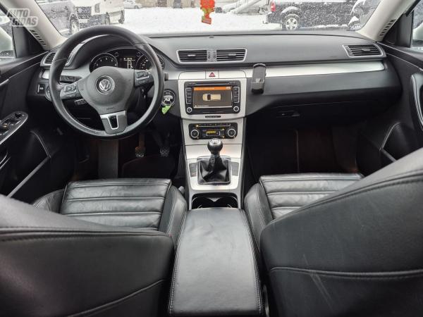 Grey Volkswagen Passat 2010 in Siauliai, with an engine capacity of 1.80 L and mileage of 237 thousand km for 3350 €, photo 11 on AUTOMOTO.COM.LV