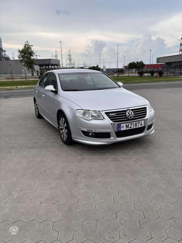 Grey Volkswagen Passat 2010 in Kaunas, with an engine capacity of 1.60 L and mileage of 251 thousand km for 2800 €, photo 1 on AUTOMOTO.COM.LV