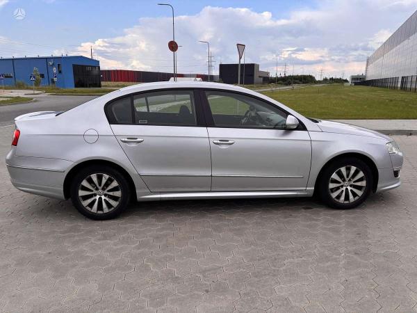 Grey Volkswagen Passat 2010 in Kaunas, with an engine capacity of 1.60 L and mileage of 251 thousand km for 2800 €, photo 7 on AUTOMOTO.COM.LV