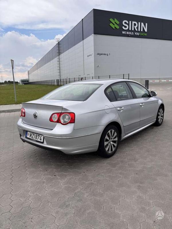 Grey Volkswagen Passat 2010 in Kaunas, with an engine capacity of 1.60 L and mileage of 251 thousand km for 2800 €, photo 8 on AUTOMOTO.COM.LV