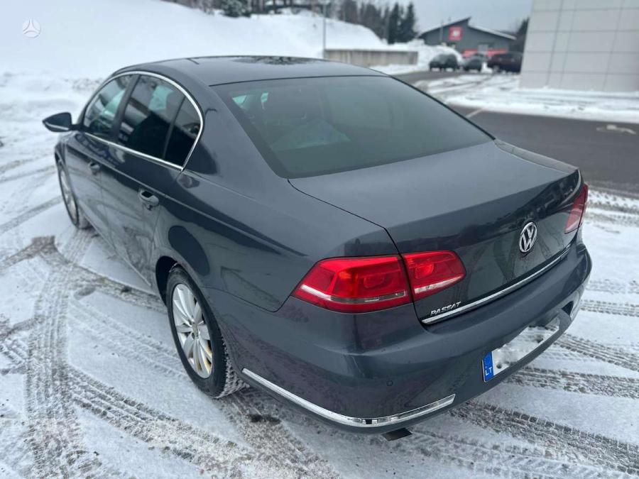 Pelēks Volkswagen Passat 2011 Viļņa, ar dzinēja tilpumu 1.39 L un nobraukumu 340 tūkst. km par 3500 €, foto 1 vietnē AUTOMOTO.COM.LV