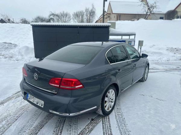 Pelēks Volkswagen Passat 2011 Viļņa, ar dzinēja tilpumu 1.39 L un nobraukumu 340 tūkst. km par 3500 €, foto 2 vietnē AUTOMOTO.COM.LV