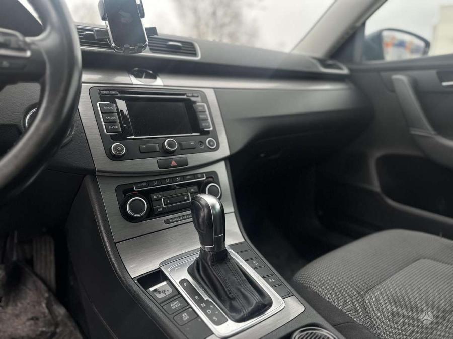 Pelēks Volkswagen Passat 2011 Viļņa, ar dzinēja tilpumu 1.39 L un nobraukumu 340 tūkst. km par 3500 €, foto 6 vietnē AUTOMOTO.COM.LV