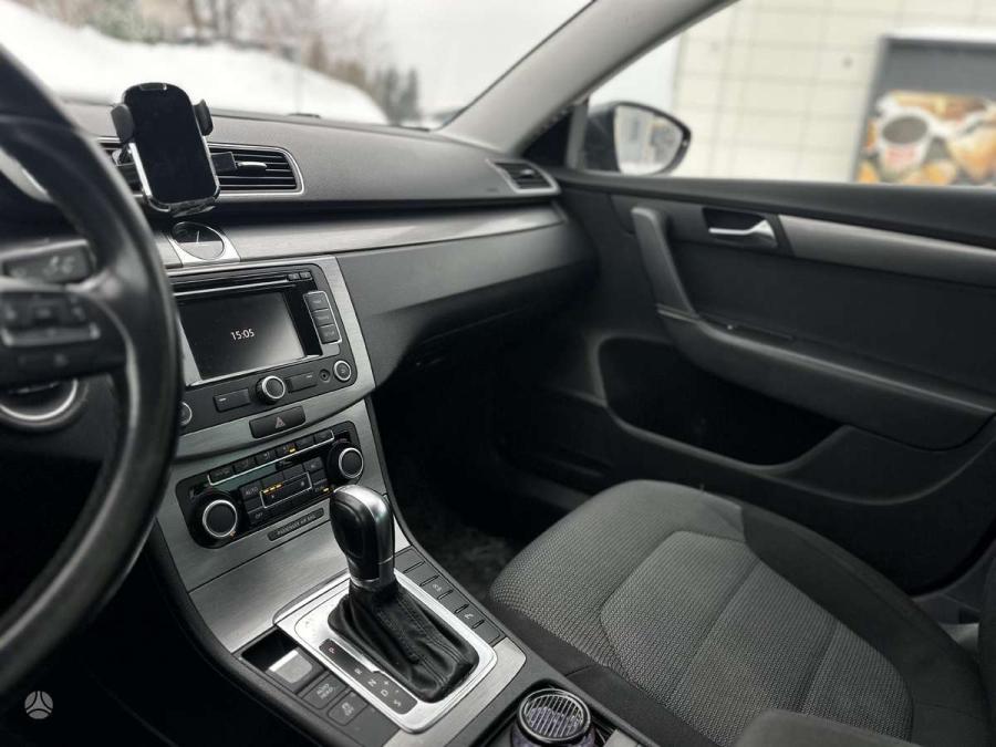 Pelēks Volkswagen Passat 2011 Viļņa, ar dzinēja tilpumu 1.39 L un nobraukumu 340 tūkst. km par 3500 €, foto 7 vietnē AUTOMOTO.COM.LV