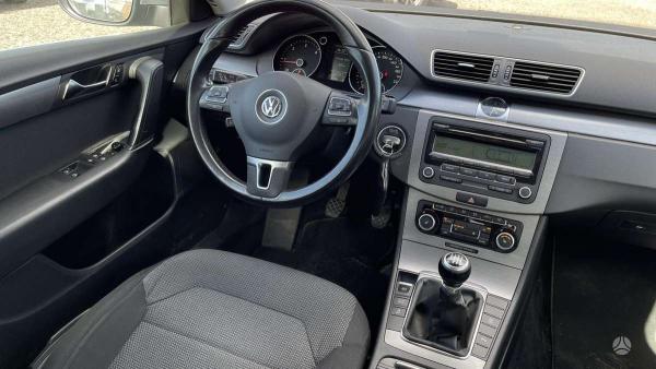 Pelēks Volkswagen Passat 2011 Marijampole, ar dzinēja tilpumu 1.97 L un nobraukumu 226 tūkst. km par 3490 €, foto 2 vietnē AUTOMOTO.COM.LV