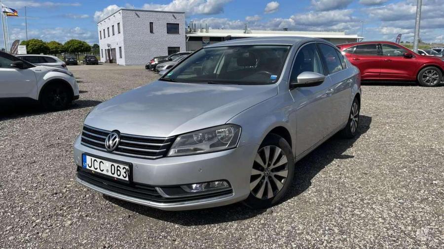 Pelēks Volkswagen Passat 2011 Marijampole, ar dzinēja tilpumu 1.97 L un nobraukumu 226 tūkst. km par 3490 €, foto 1 vietnē AUTOMOTO.COM.LV