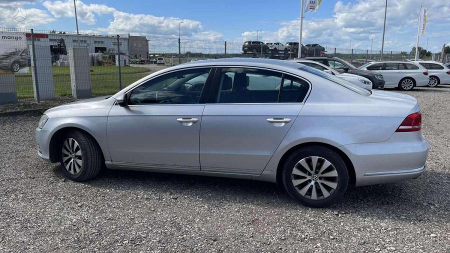 Pelēks Volkswagen Passat 2011 Marijampole, ar dzinēja tilpumu 1.97 L un nobraukumu 226 tūkst. km par 3490 €, foto 9 vietnē AUTOMOTO.COM.LV
