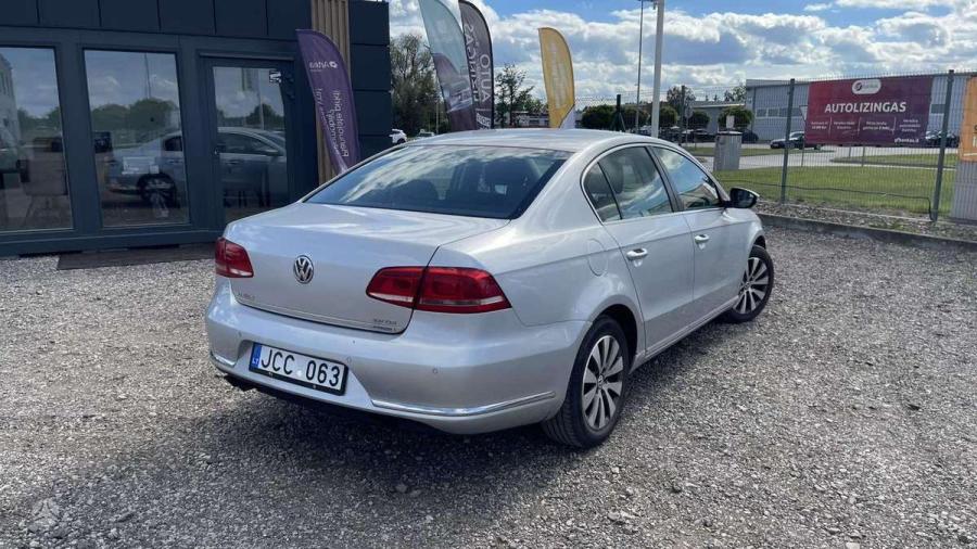 Pelēks Volkswagen Passat 2011 Marijampole, ar dzinēja tilpumu 1.97 L un nobraukumu 226 tūkst. km par 3490 €, foto 10 vietnē AUTOMOTO.COM.LV