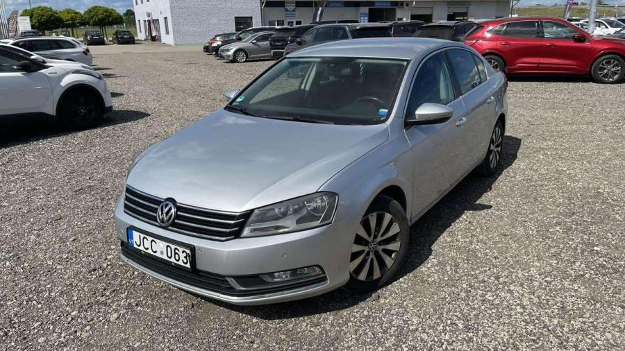 Pelēks Volkswagen Passat 2011 Marijampole, ar dzinēja tilpumu 1.97 L un nobraukumu 226 tūkst. km par 3490 €, foto 13 vietnē AUTOMOTO.COM.LV